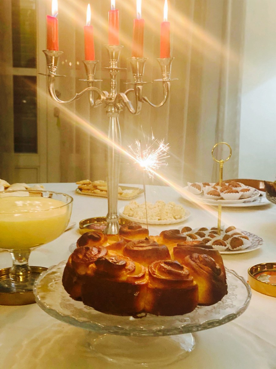 Torta alle Rose con zabaione caldo